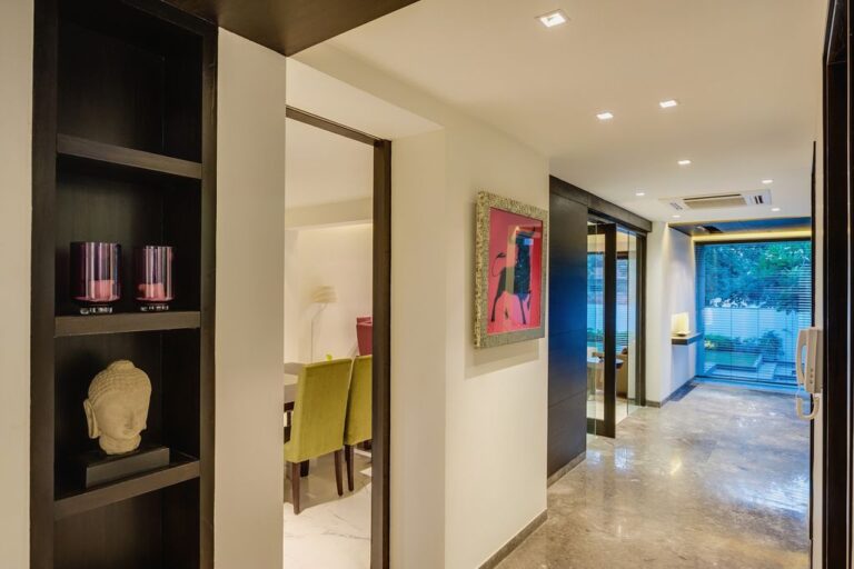 The Overhang House, a Cozy Home in India Designed by DADA Partners