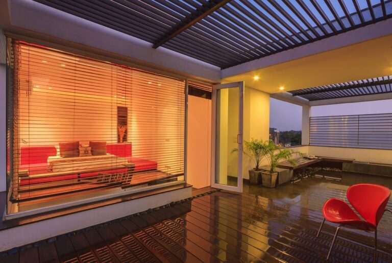 The Overhang House, a Cozy Home in India Designed by DADA Partners