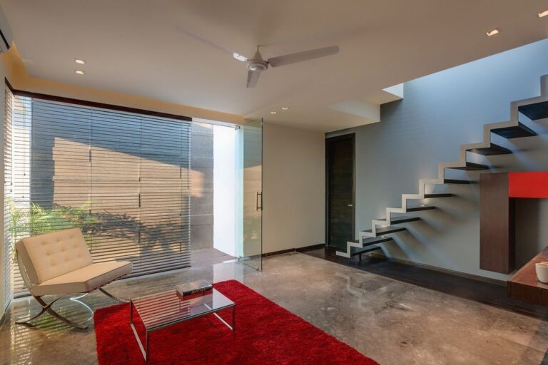 The Overhang House, a Cozy Home in India Designed by DADA Partners