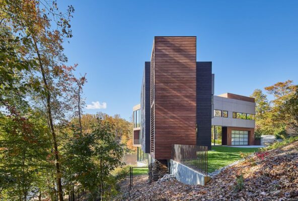 GG House highlights the beautiful landscape by Robert Gurney Architect