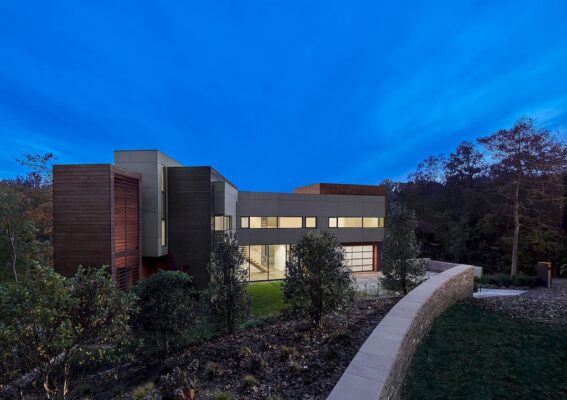 GG House highlights the beautiful landscape by Robert Gurney Architect