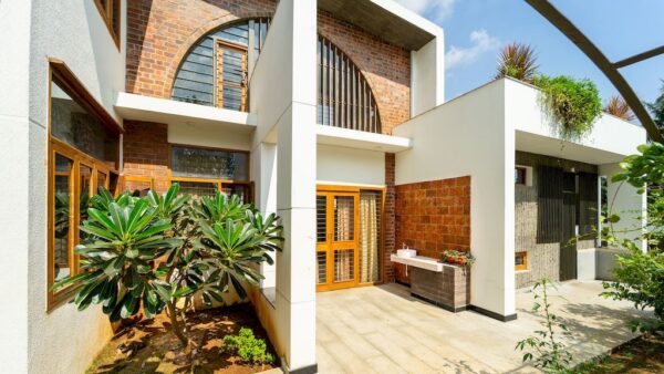 Rooted House, a simple yet bold aesthetic in India by Triple O Studio