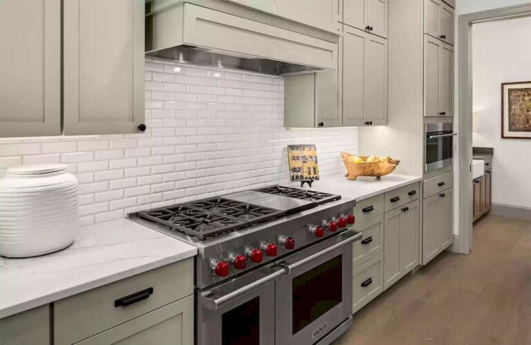 This $4,898,990 Stunning Estate in Washington Features Spectacular Chef ...