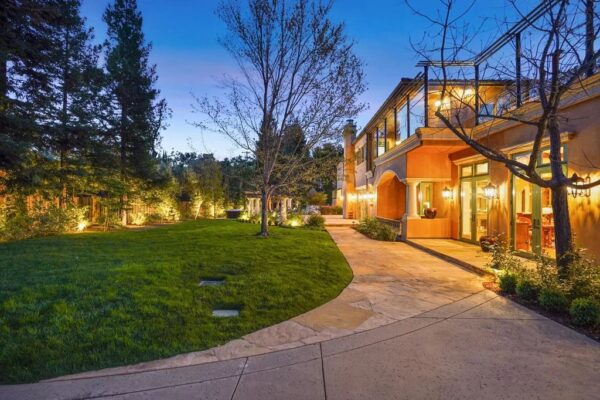 This Remarkable Mediterranean Villa in Monte Sereno, California offers ...