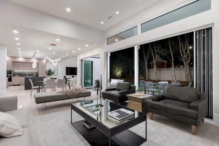 World-Class House in North Vancouver with Sustainable Design Hits on ...