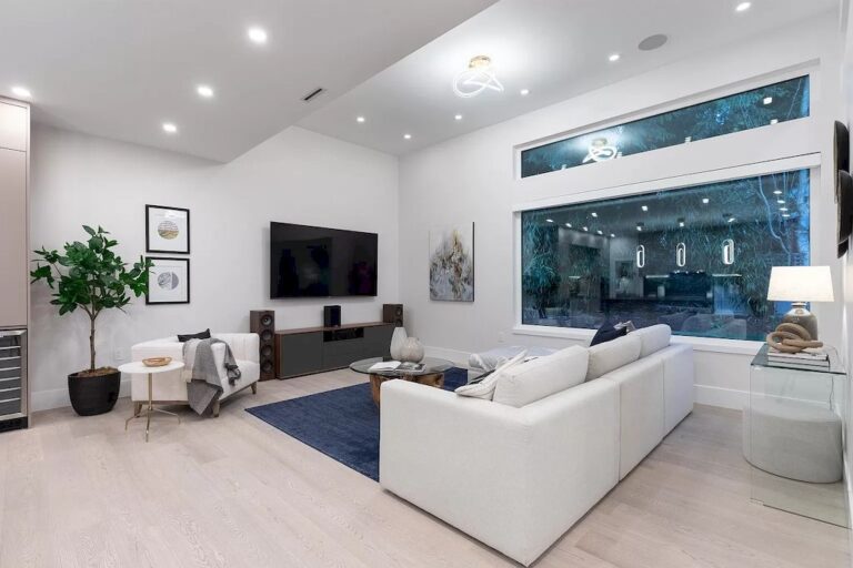 World-Class House in North Vancouver with Sustainable Design Hits on ...