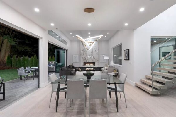 World-Class House in North Vancouver with Sustainable Design Hits on ...