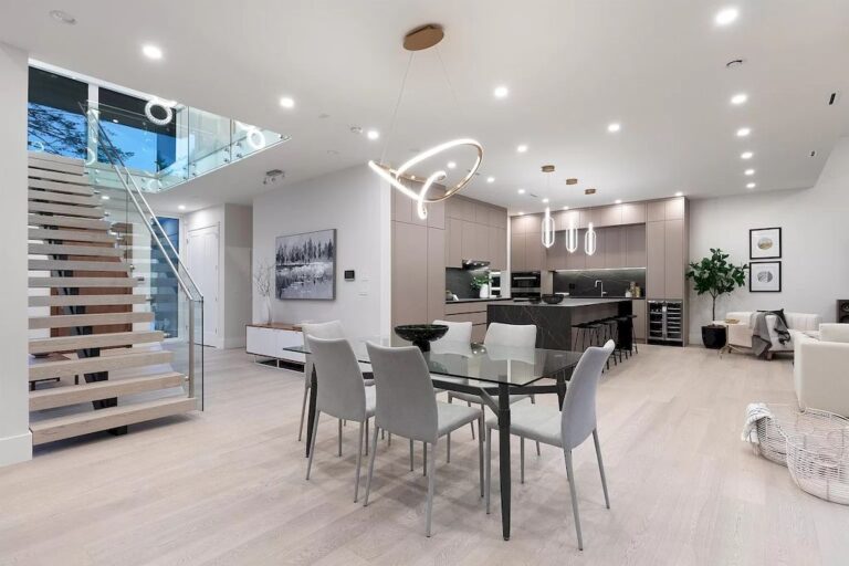 World-Class House in North Vancouver with Sustainable Design Hits on ...