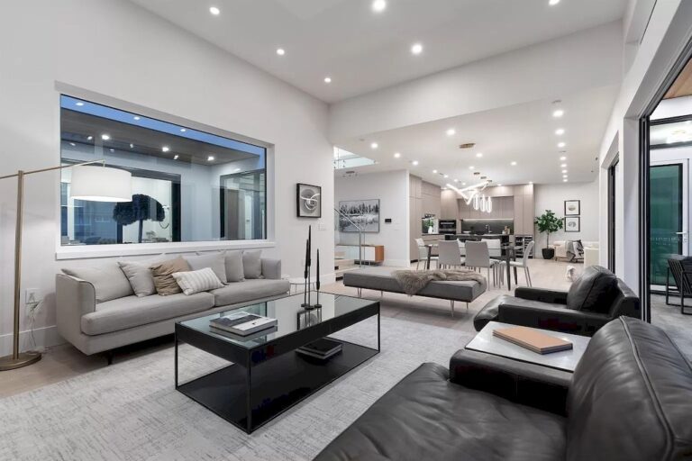 World-Class House in North Vancouver with Sustainable Design Hits on ...