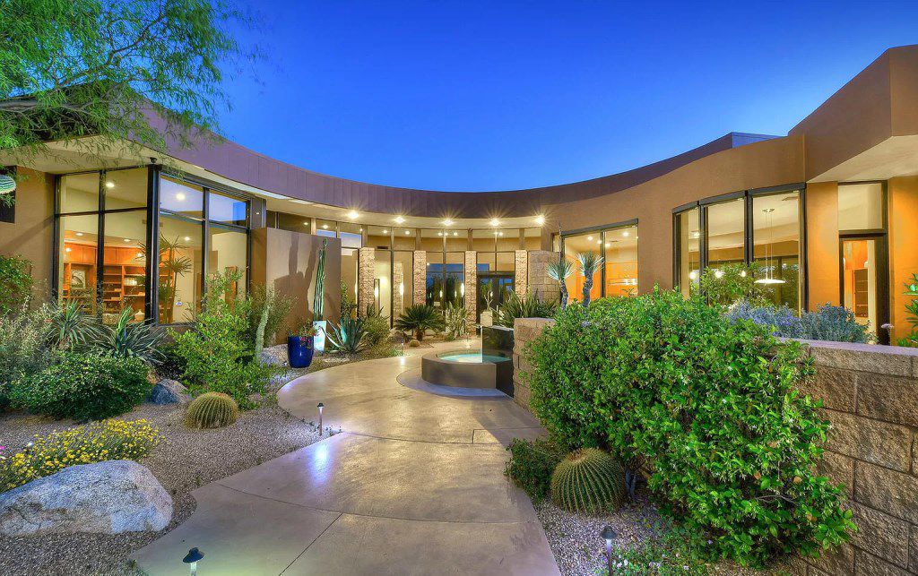 Stunning and sophisticated contemporary Estate in Arizona asks for ...