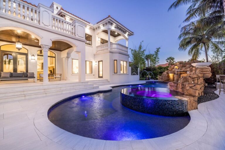 A Parkland Country Club Estate with Glamour in Every Corner