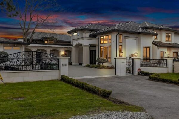 Luxury Custom-built Home in Richmond with High Quality of Design Lists ...
