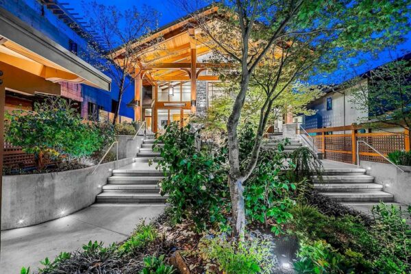 Modern Waterfront Residence in West Vancouver with Spectacular Ocean ...