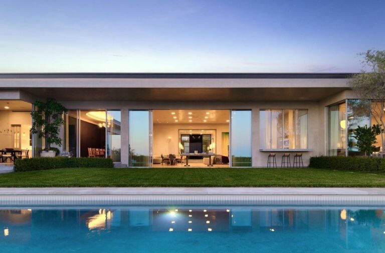 $42M Exceptional Modern Mansion in on a desirable Street in Los Angeles