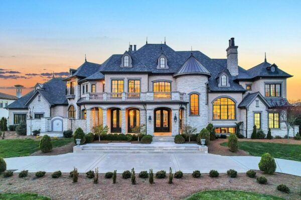 Extraordinary Hilltop Estate with Spectacular Sunsets and Exquisite ...