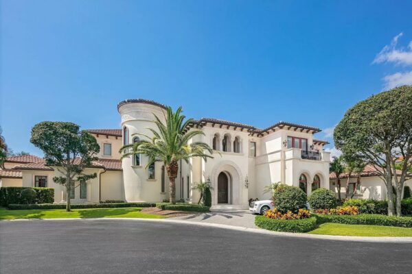 Chic Mansion in Boca Raton with Excellent Blend of Old World ...