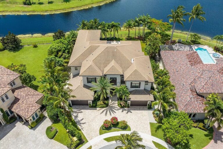 A Beautiful Custom Built Home in Boca Raton with Beautiful Landscaped ...