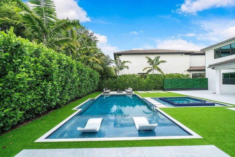 Contemporary Home in The Oaks at Boca Raton Florida with A Resort Style ...