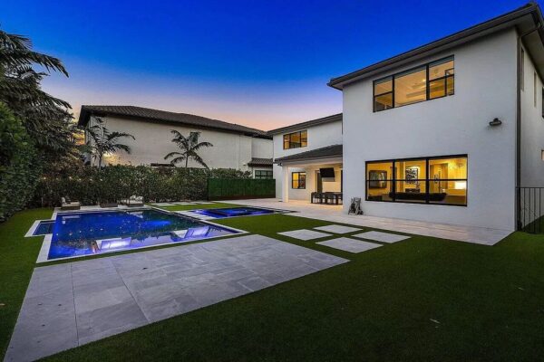 Contemporary Home in The Oaks at Boca Raton Florida with A Resort Style ...