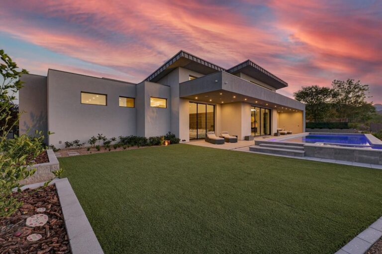 $5,426,000 Modern Home in Las Vegas with majestic mountain views