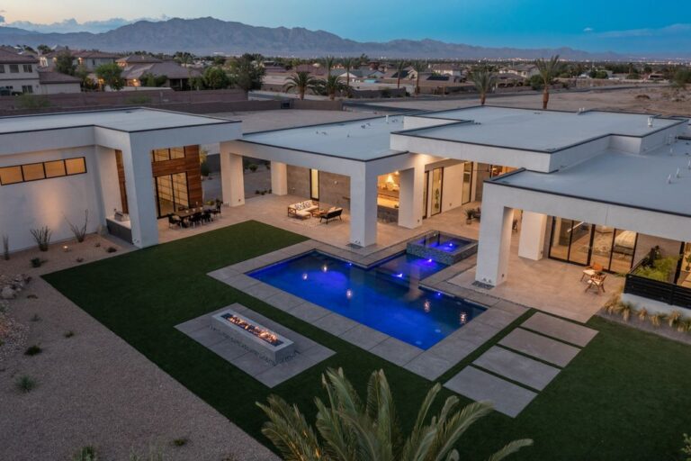$4>295M Las Vegas Home has an open floor plan with large common area