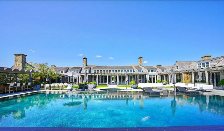 Dramatic Contemporary Styled House in Edgartown with Striking ...