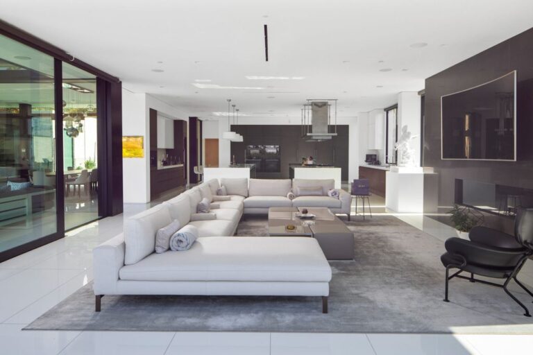 A Contemporary Home by Paul McLean in Beverly Hills Built to The ...