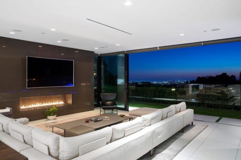 A Contemporary Home by Paul McLean in Beverly Hills Built to The ...