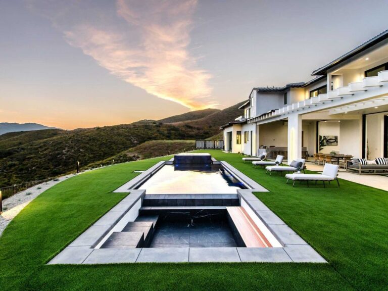 Breathtaking New Construction Home with Designer Finishes and Awe ...