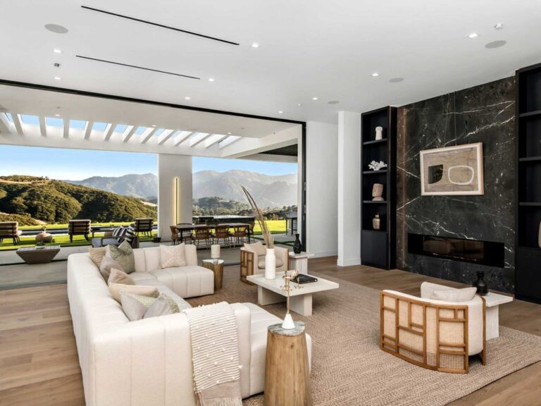 Breathtaking New Construction Home with Designer Finishes and Awe ...