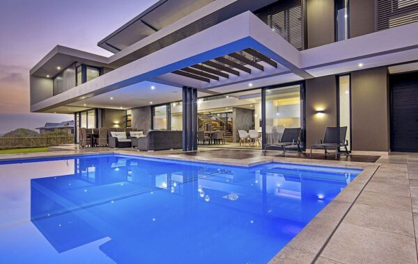 Fuchsia House with Contemporary Design by Metropole Architects