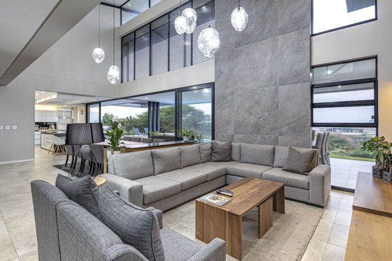 Fuchsia House with Contemporary Design by Metropole Architects