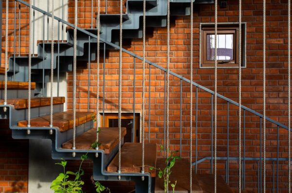 The Gully Home in India with beautiful view of sea by ED+ Architecture