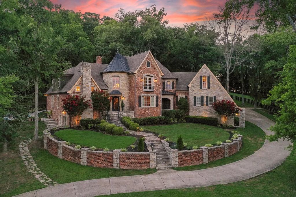 This Park-like Estate is a Perfect Place to Relax and Entertain in ...