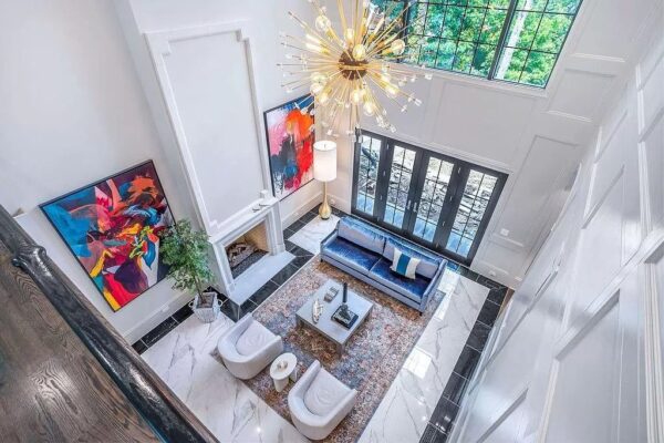 Exquisite English Manor-Style Home with Modern Finishes and Luxurious ...