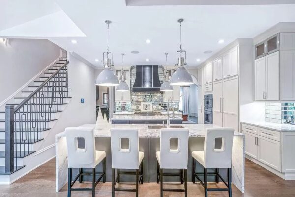 Exquisite English Manor-Style Home with Modern Finishes and Luxurious ...