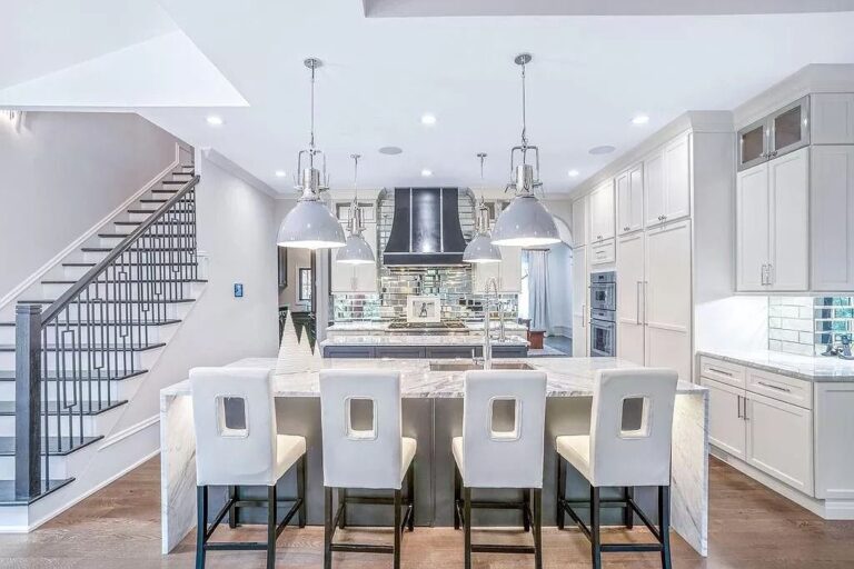 Exquisite English Manor-Style Home with Modern Finishes and Luxurious ...