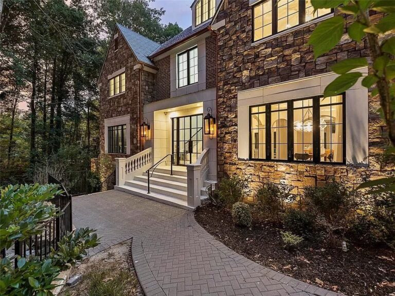 Exquisite English Manor-Style Home with Modern Finishes and Luxurious ...