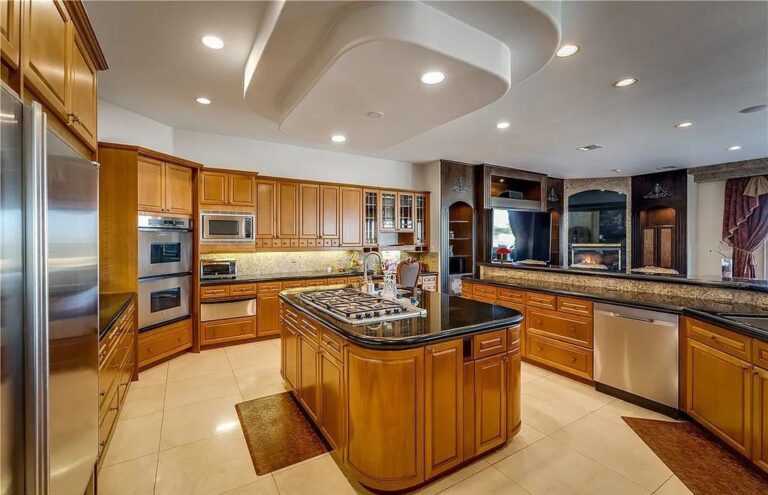 An Elegant Terracina Home in Henderson with Extraordinary Views of ...