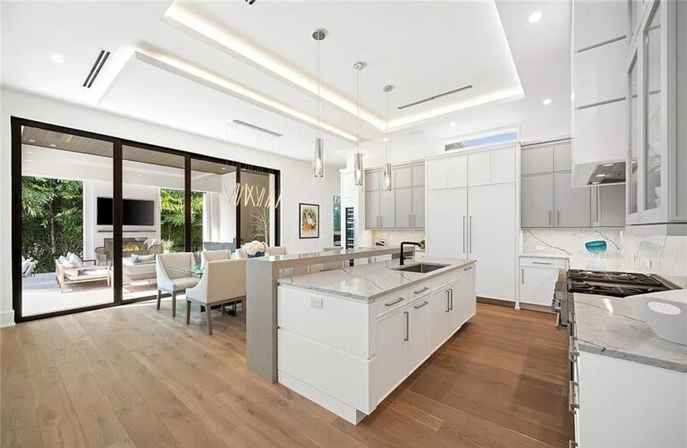 An Incredible Architectural Home with An Expansive Outdoor Living Area ...