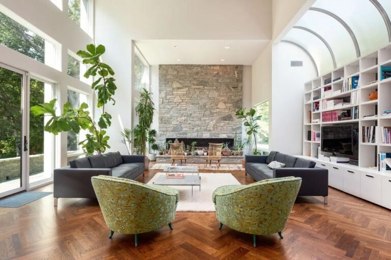 Balance Between Bold Architectural Design and Warm, Contemplative ...