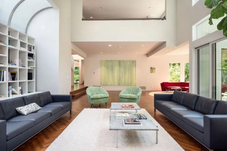 Balance Between Bold Architectural Design and Warm, Contemplative ...