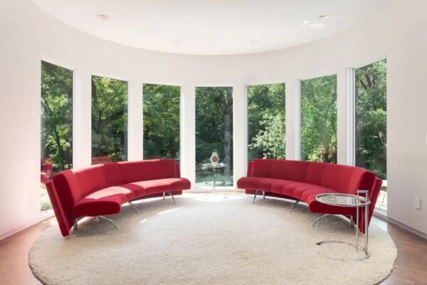 Balance Between Bold Architectural Design and Warm, Contemplative ...