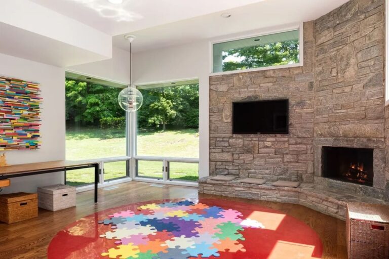 Balance Between Bold Architectural Design and Warm, Contemplative ...