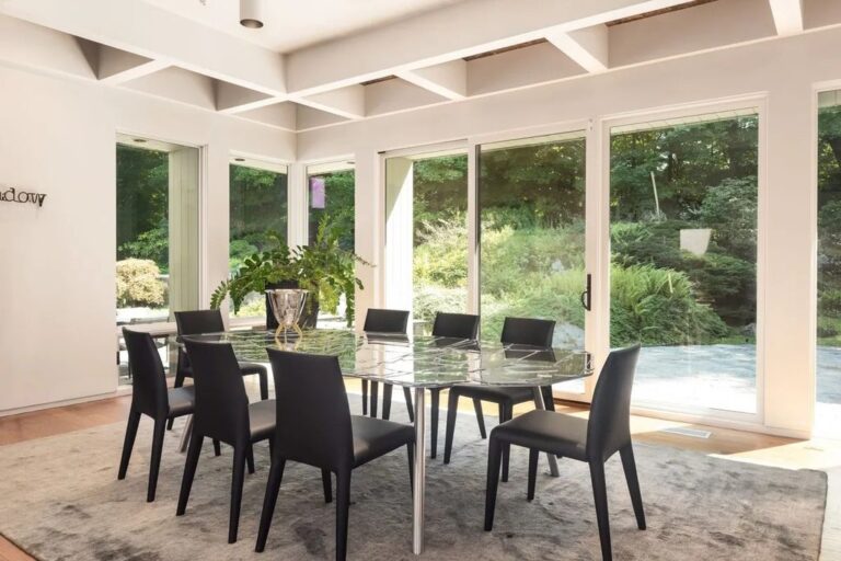 Balance Between Bold Architectural Design and Warm, Contemplative ...