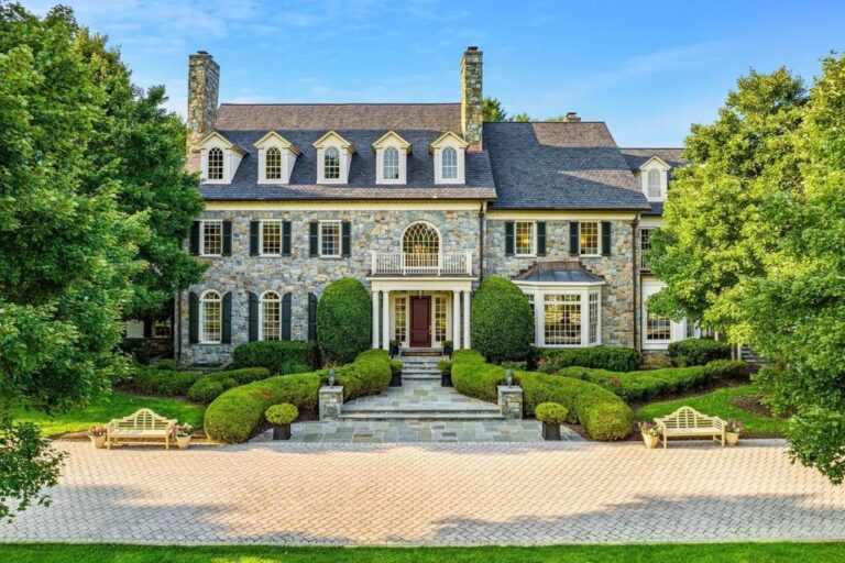 Classic American Colonial with Every Single Gracious and Tasteful ...