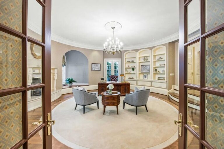 Classic American Colonial with Every Single Gracious and Tasteful ...