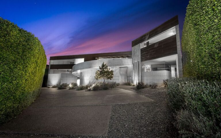 Crescent House, A One of A Kind Architectural Masterpiece Showcases The ...