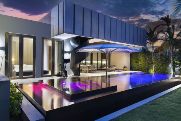 Custom Exquisite Waterfront Villa in Miami Beach offers Timeless ...