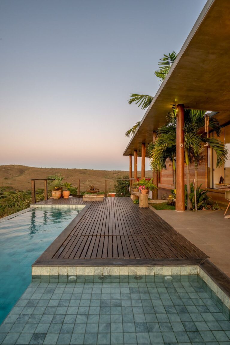 Earth House with Sustainable Design by TAY Arquitetura Ecológica